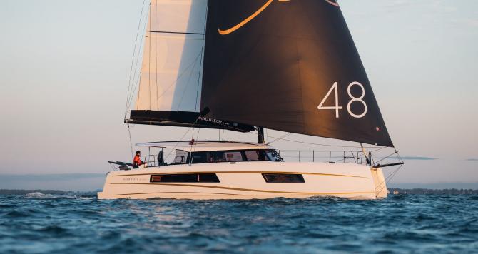 48 Open | un catamaran élégant et luxueux | Nautitech